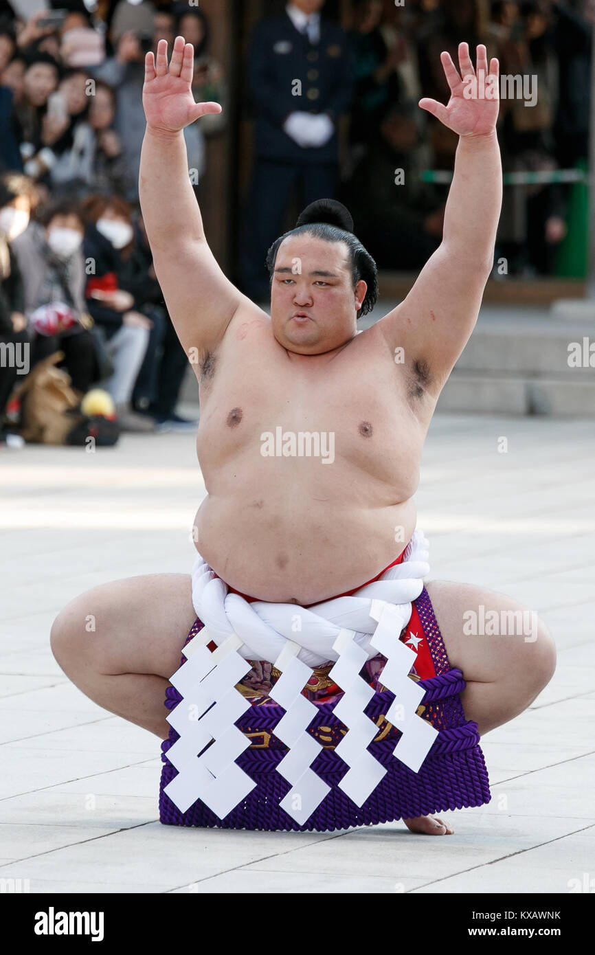 Tokyo, Japan. 9th Jan, 2018. Sumo wrestler Kisenosato Yutaka performs ...