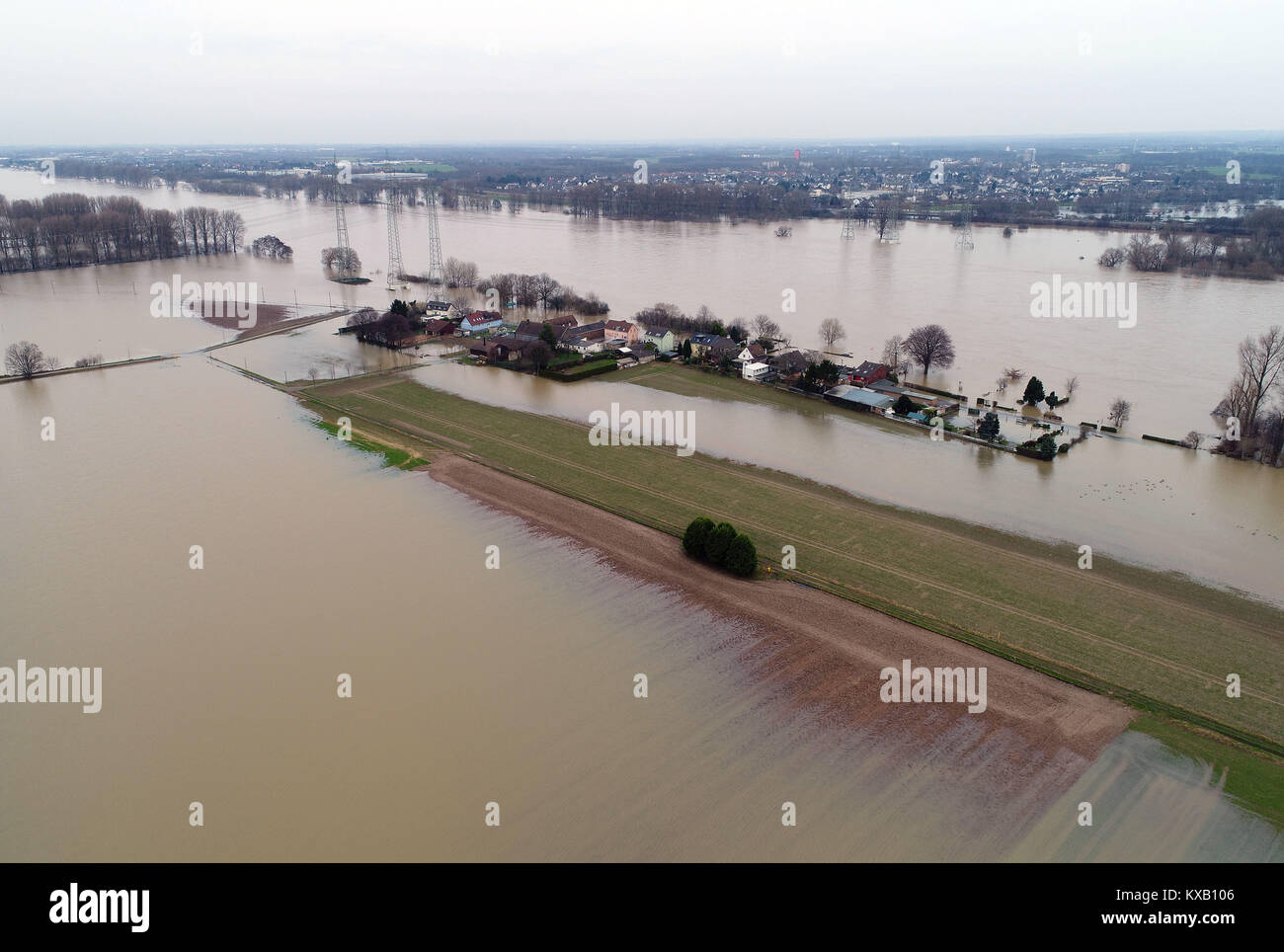 Cologne, Germany. 09th Jan, 2018. The flood surrounds parts of the ...