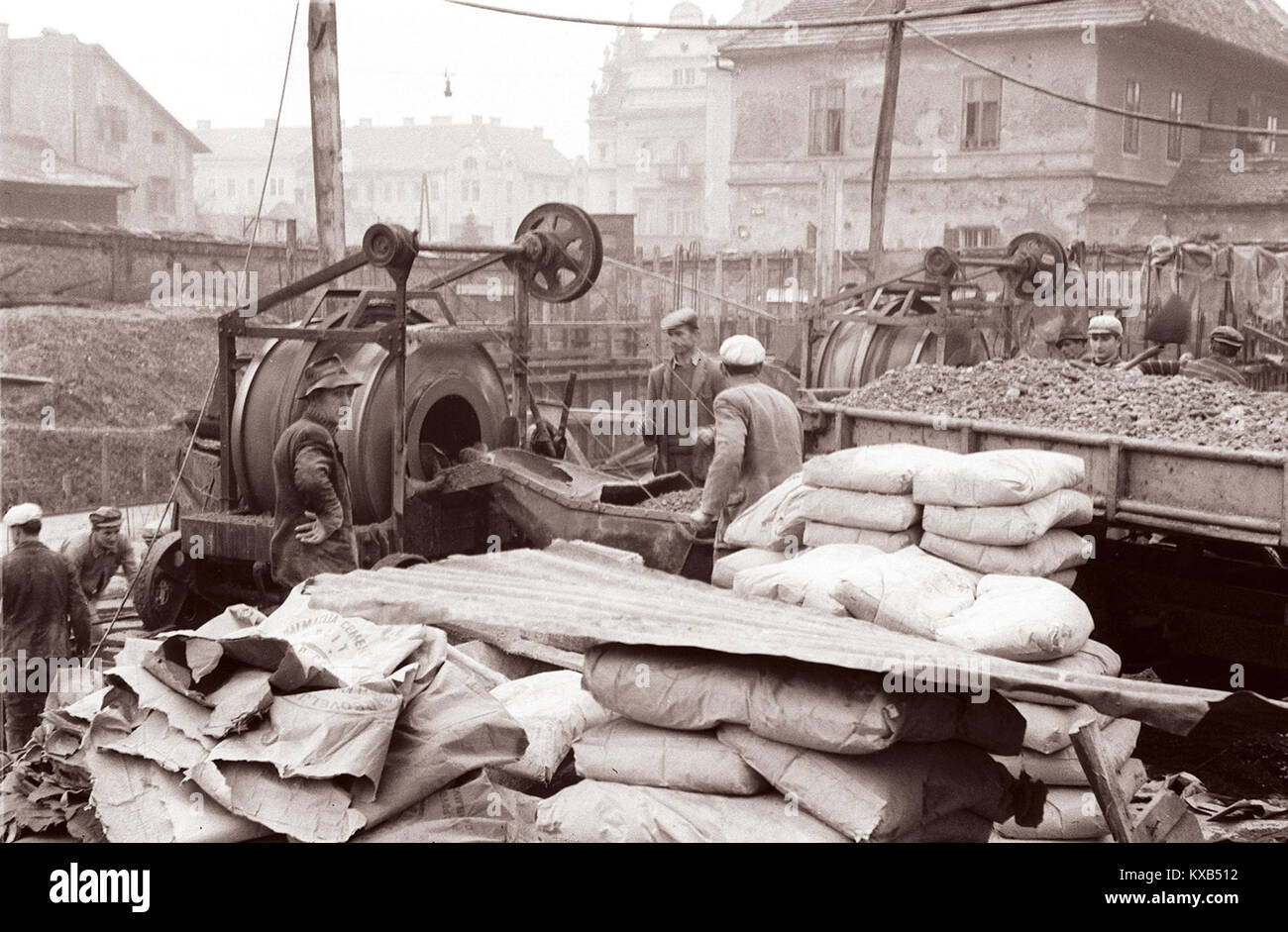 1960 historical construction site hi-res stock photography and images ...