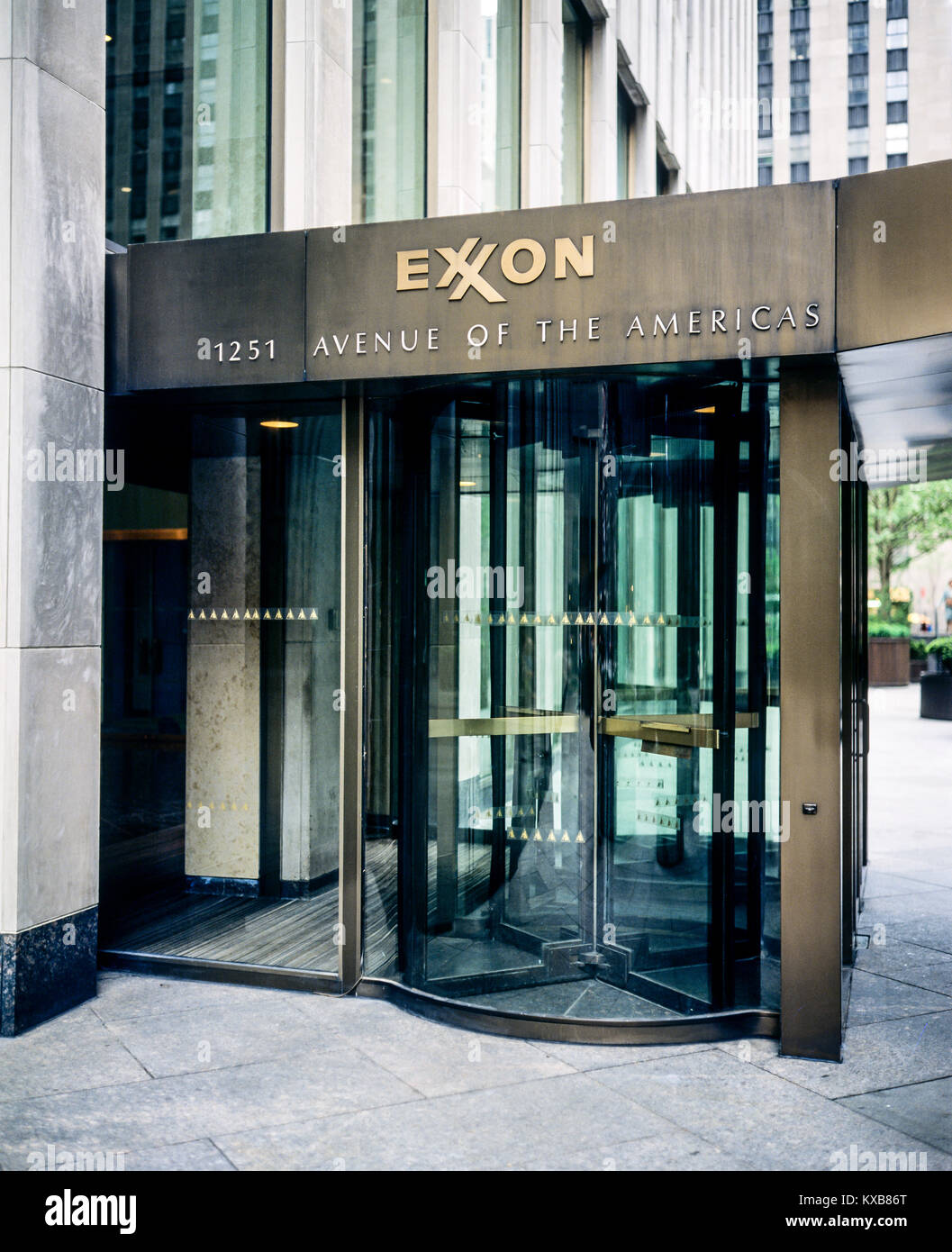 New York 1980s, Exxon building entrance, Exxon building entrance ...