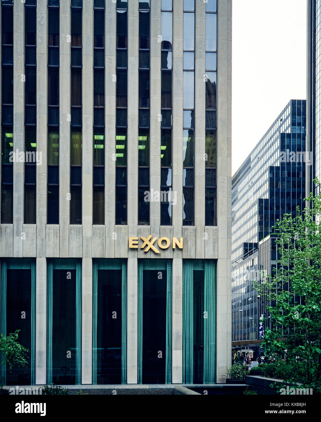 New York 1980s, Exxon building, 1251 Avenue of the Americas, Sixth ...