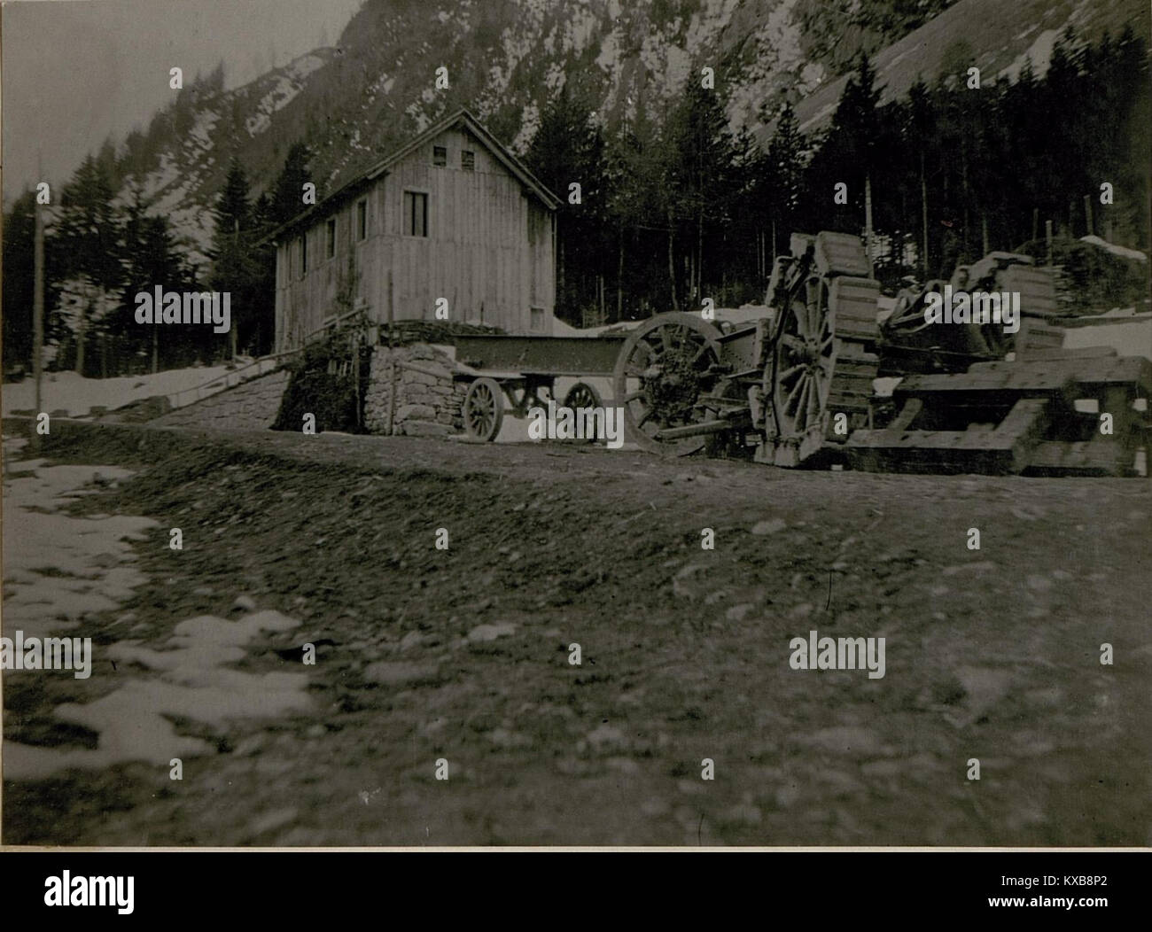 149mm Kanonen Lafette mit Radgürtel 'Cingolo Ponagenta Strasse von ...