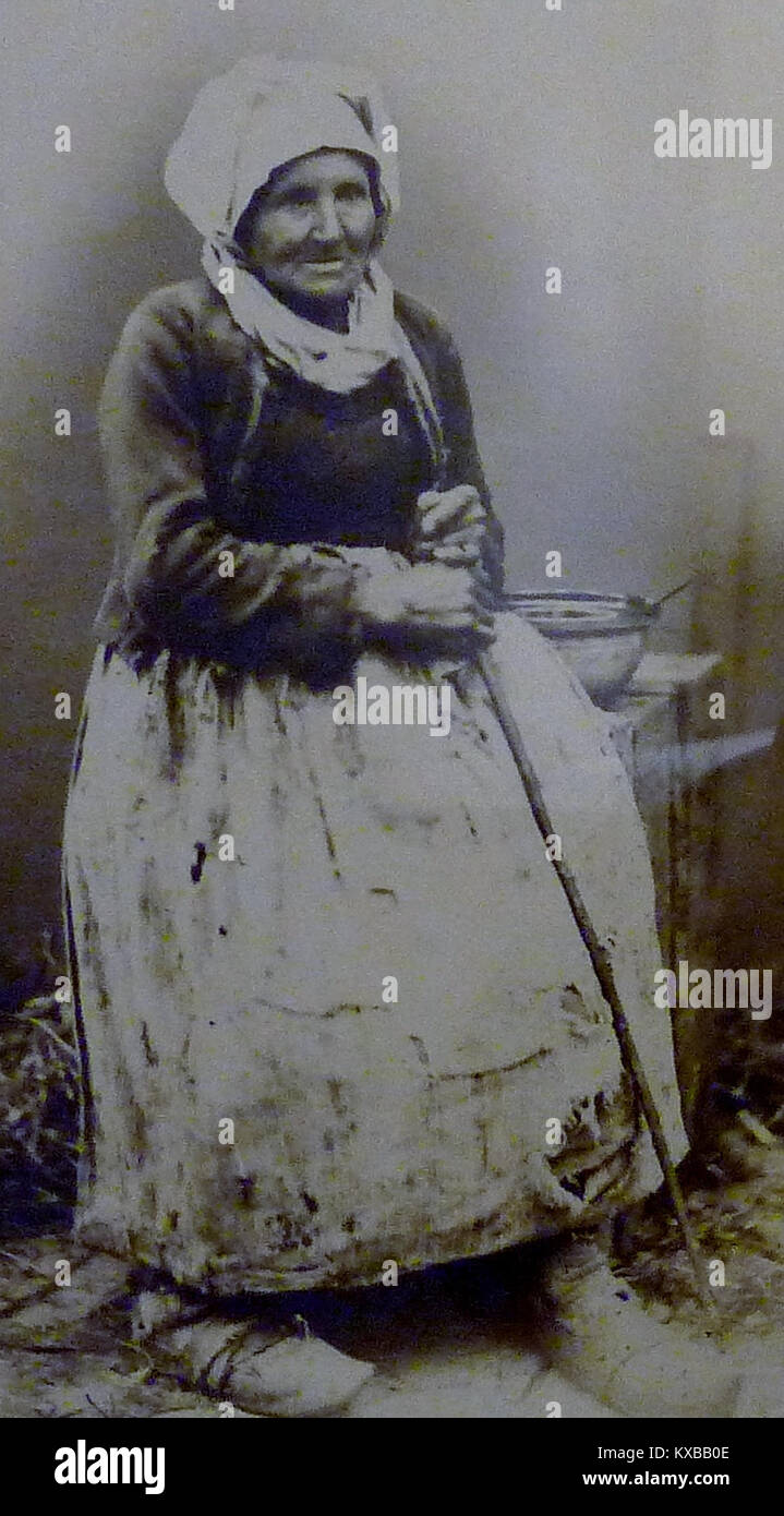 155 Musée breton Joseph Villard Mendiante de Pleyben Stock Photo - Alamy