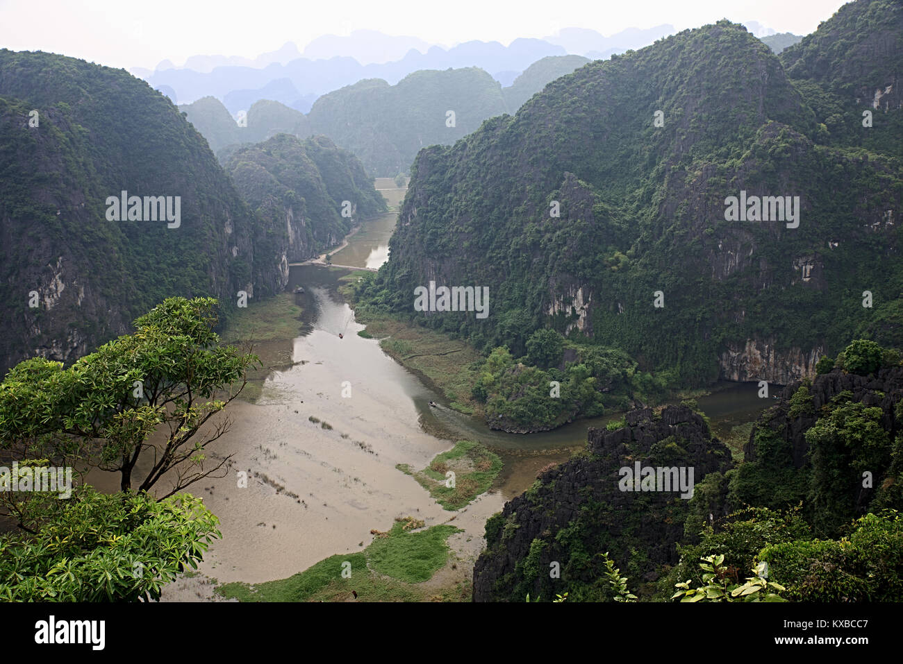River andmountains inTam Coc,Vietnam Stock Photo - Alamy