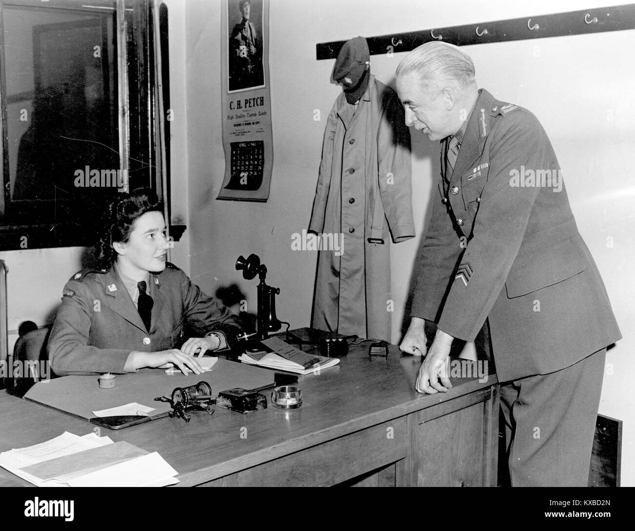 Lieutenant General Kenneth Stuart speaks to a member of the Canadian ...