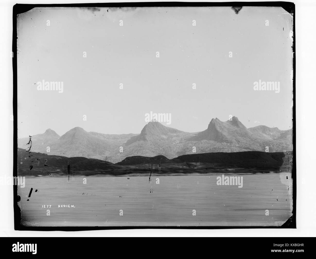 Reflection mountain on water Black and White Stock Photos & Images - Alamy