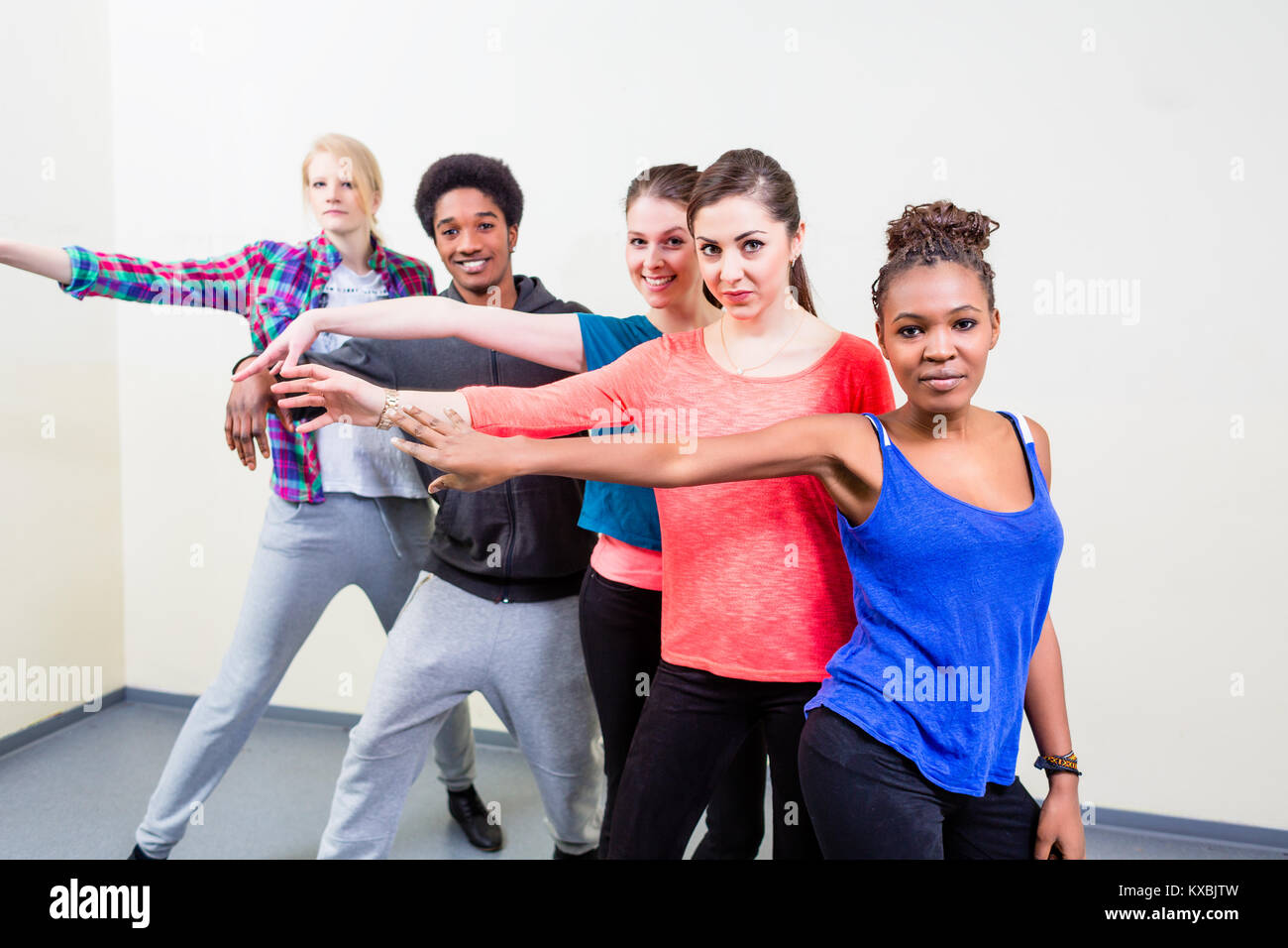 Hip hop dance group hi-res stock photography and images - Alamy