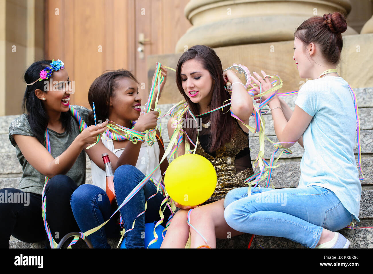 Women party streamers champagne hi-res stock photography and images - Alamy