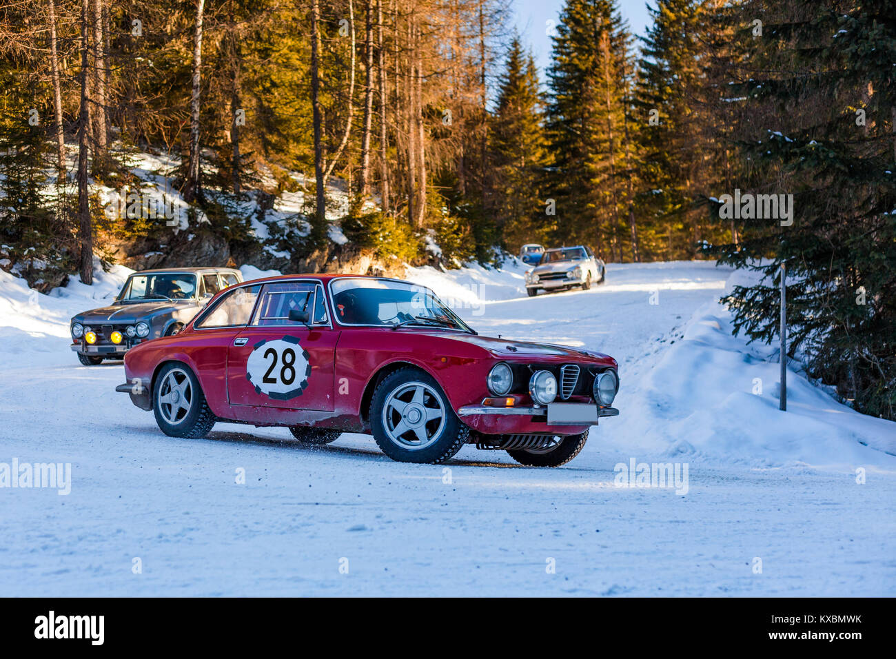 Vintage red car and snow hi-res stock photography and images - Alamy