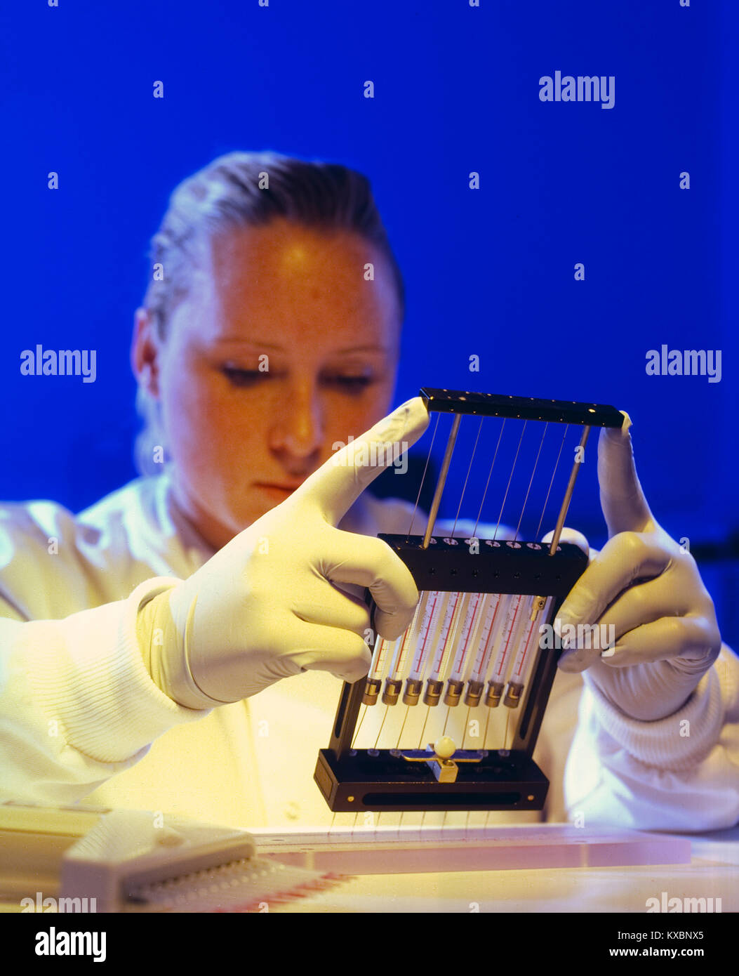 Dna rna sequencing laboratory hi-res stock photography and images - Alamy