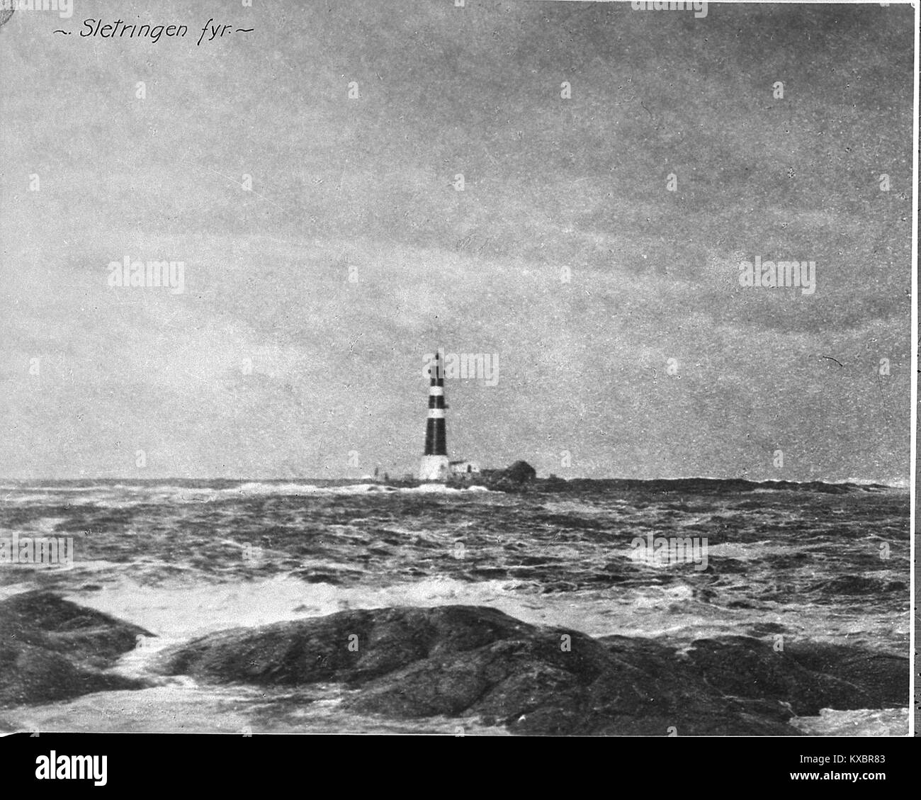 The photograph shows the coastal area of Sletringen in Frøya ...