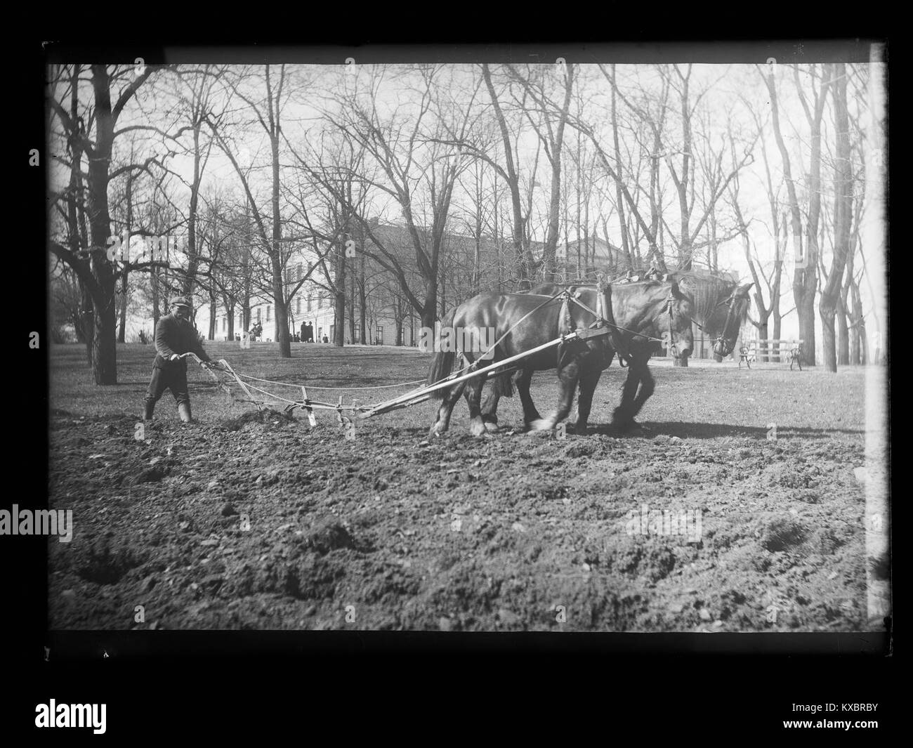 Ploying av jord Black and White Stock Photos & Images - Alamy