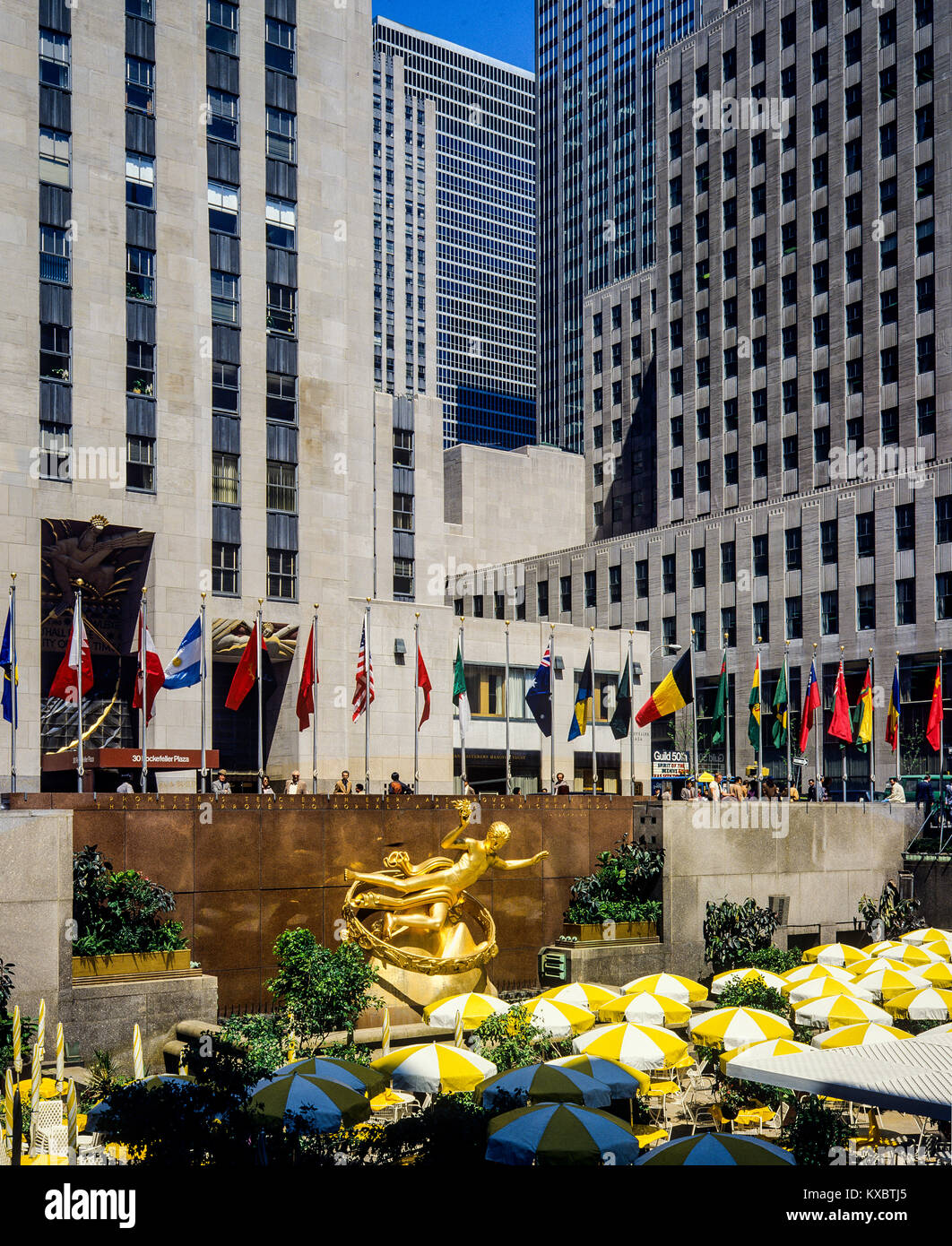 New York 1980s, Rockefeller Center Plaza, Rink cafe terrace, Prometheus ...