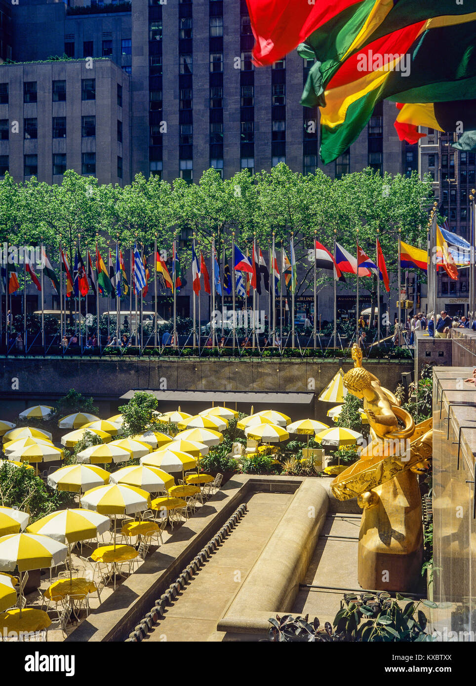 Nostalgic statues hi-res stock photography and images - Alamy