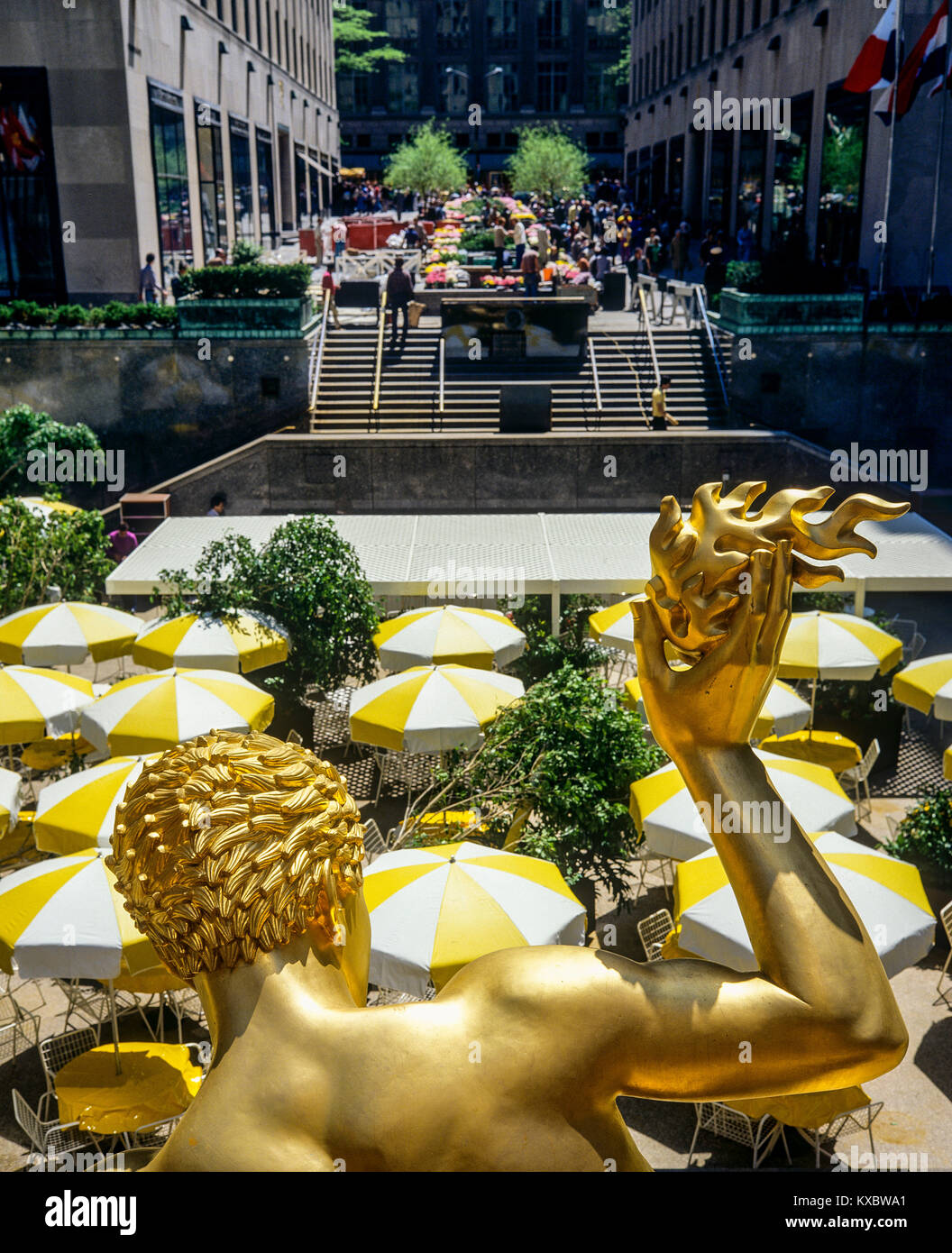 New York 1980s, Rockefeller Center Plaza, Prometheus golden statue ...