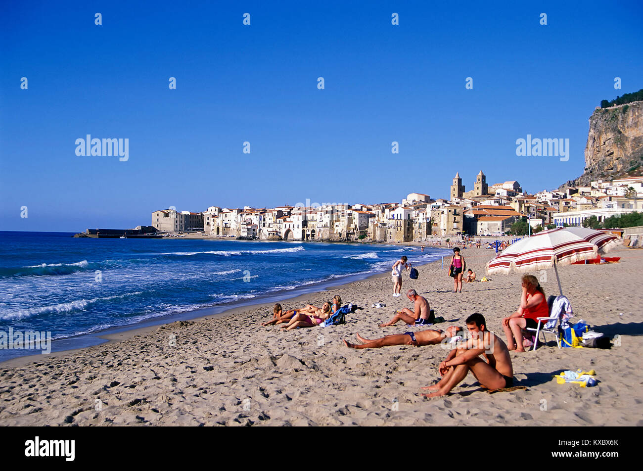Cefalu beach, Sicily, ITALY, Europe Stock Photo - Alamy Cefalu beach, Sicily, ITALY, Europe Stock Photo - Alamy