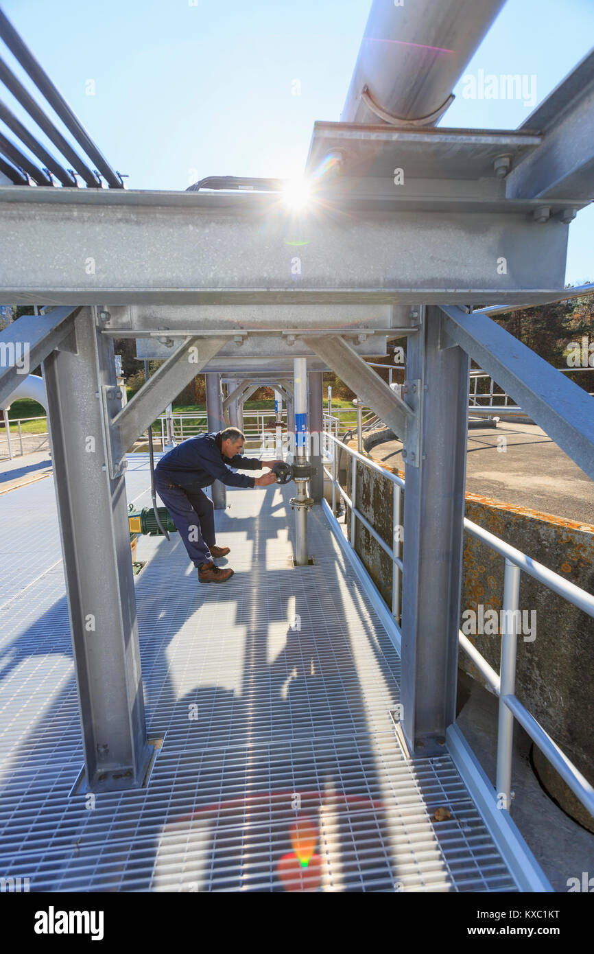 Flow control valve hi-res stock photography and images - Alamy