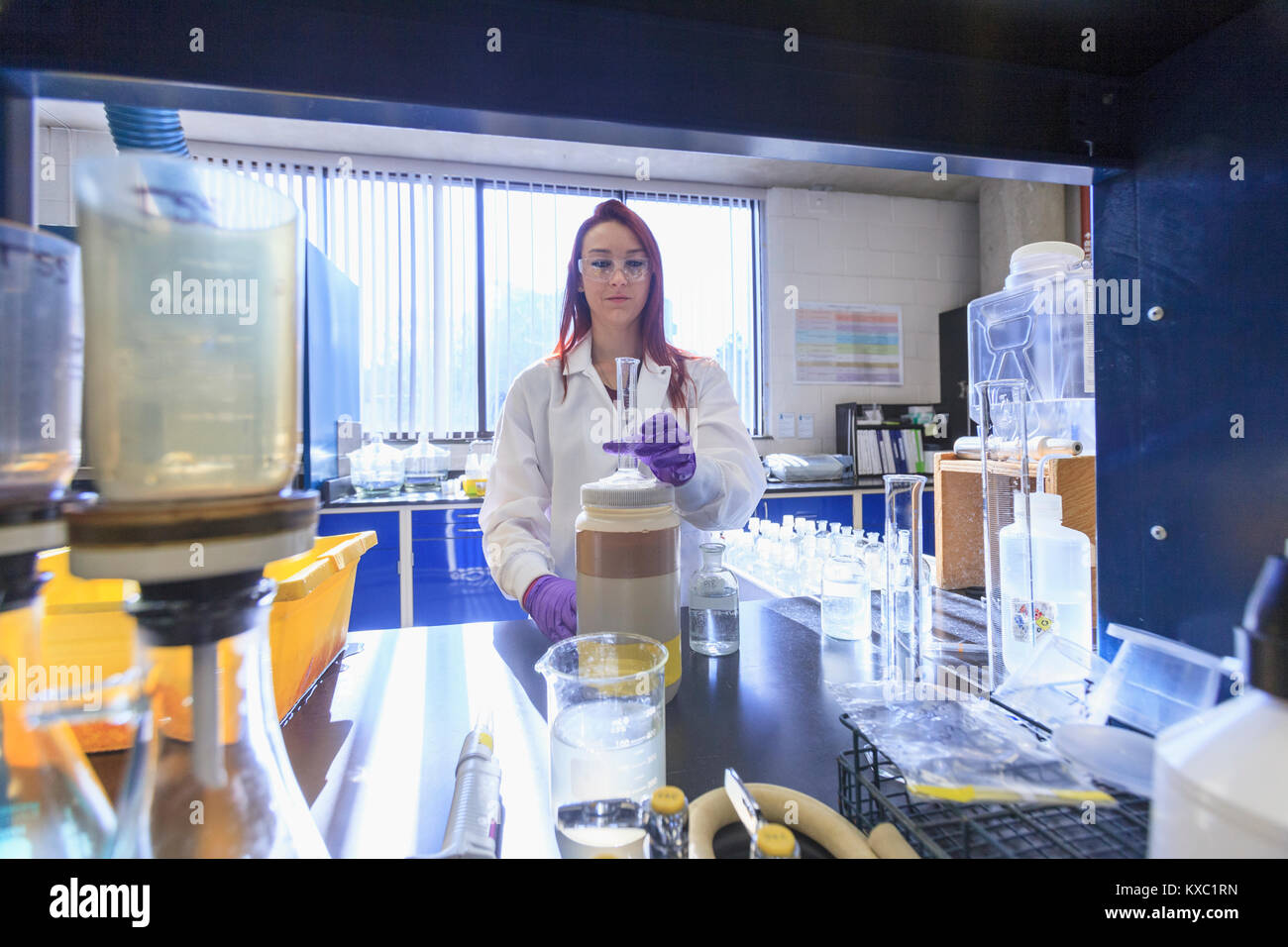 Graduated cylinder water hi-res stock photography and images - Alamy