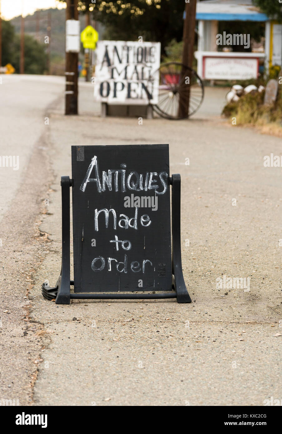 Antique mall sign hi-res stock photography and images - Alamy