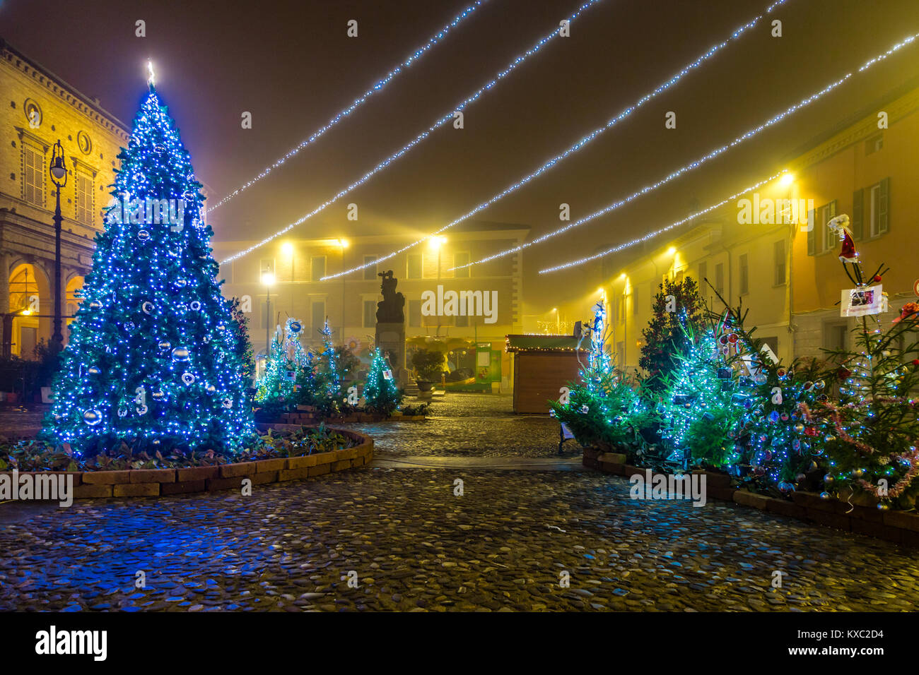 Italian village square with Christmas decorations Stock Photo - Alamy