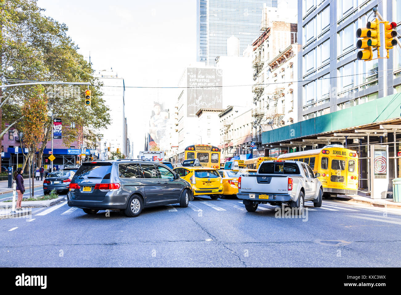 Busy sidewalk new york city hi-res stock photography and images - Alamy
