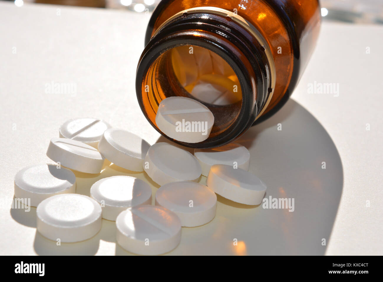 White tablets hi-res stock photography and images - Alamy