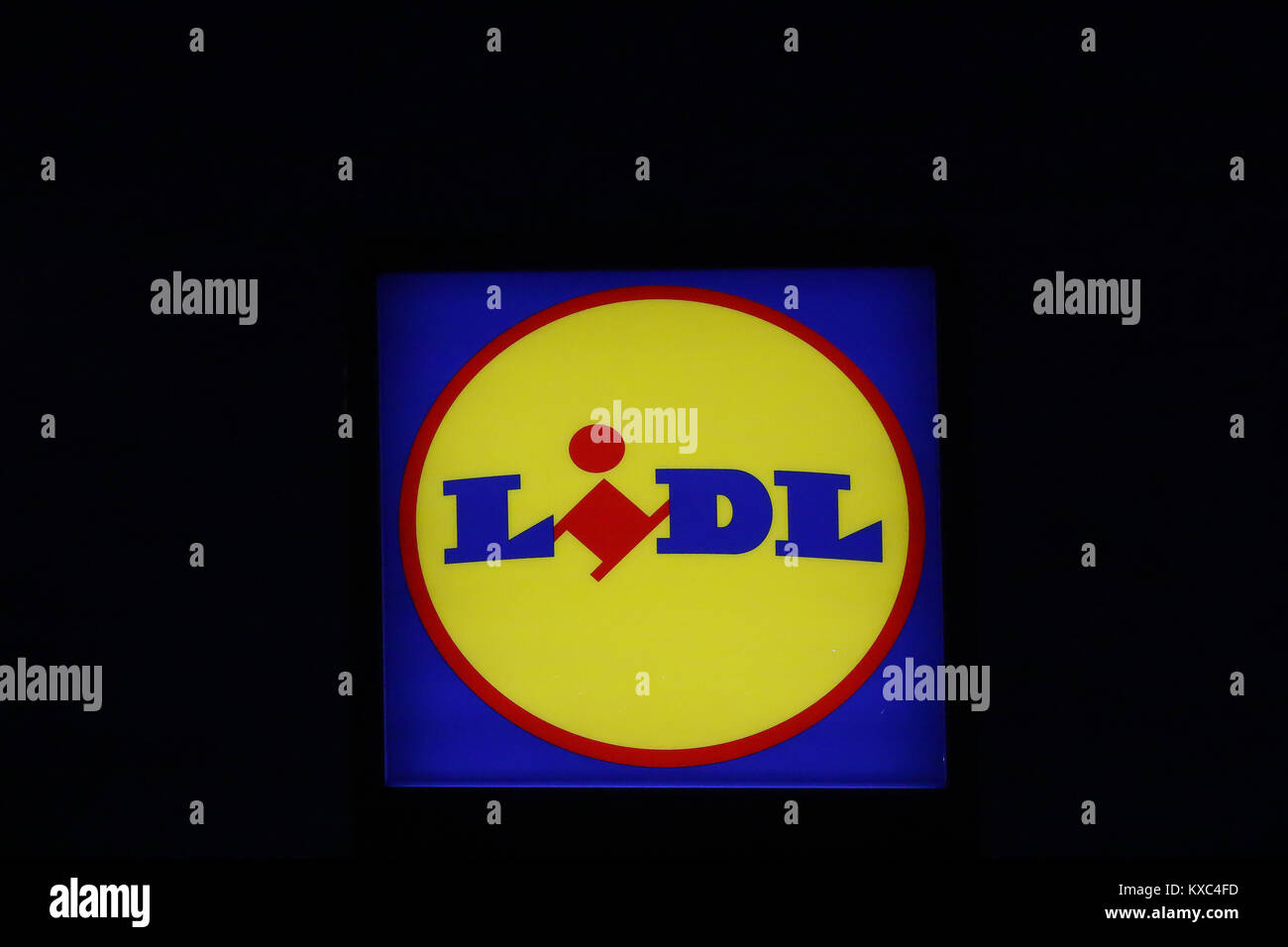 Lidl logo on store front hi-res stock photography and images - Alamy