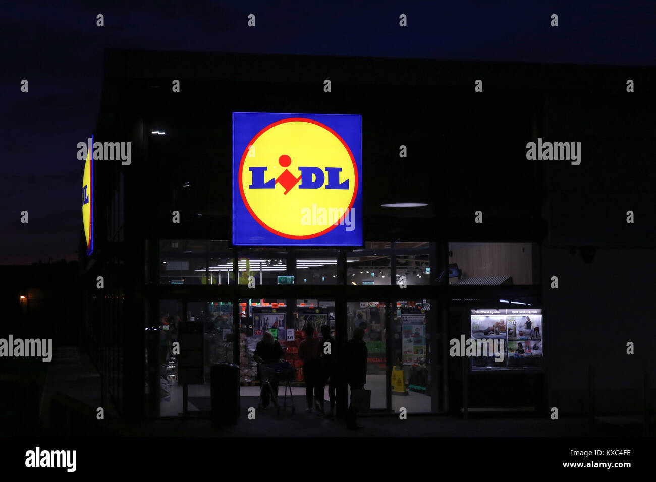 Lidl Logo Stock Photos & Lidl Logo Stock Images - Alamy
