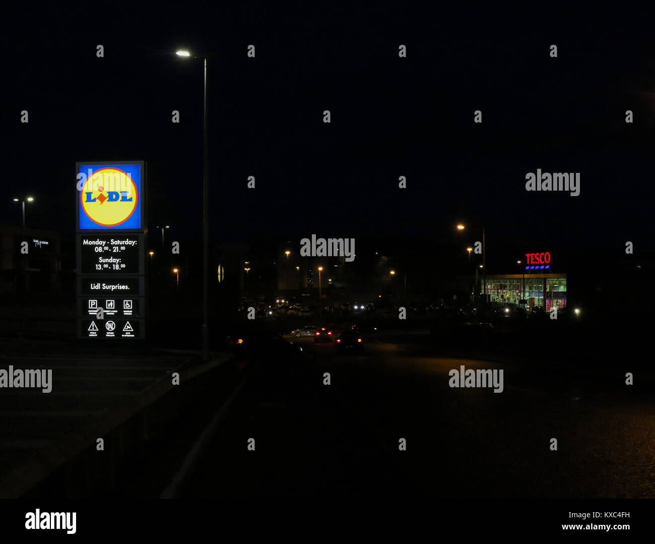 Lidl night hi-res stock photography and images - Alamy
