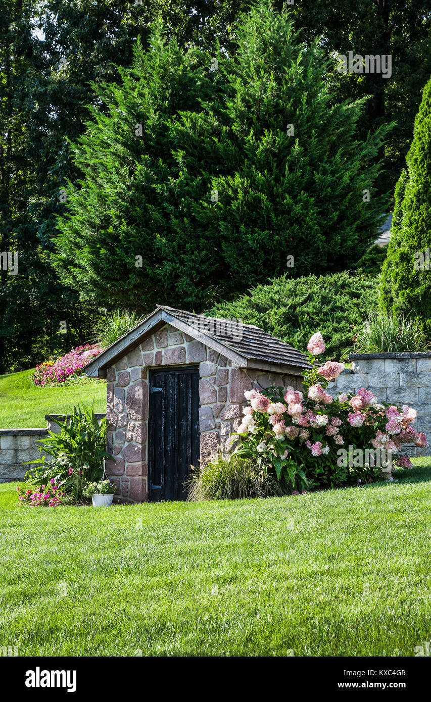 Springhouse hi-res stock photography and images - Alamy