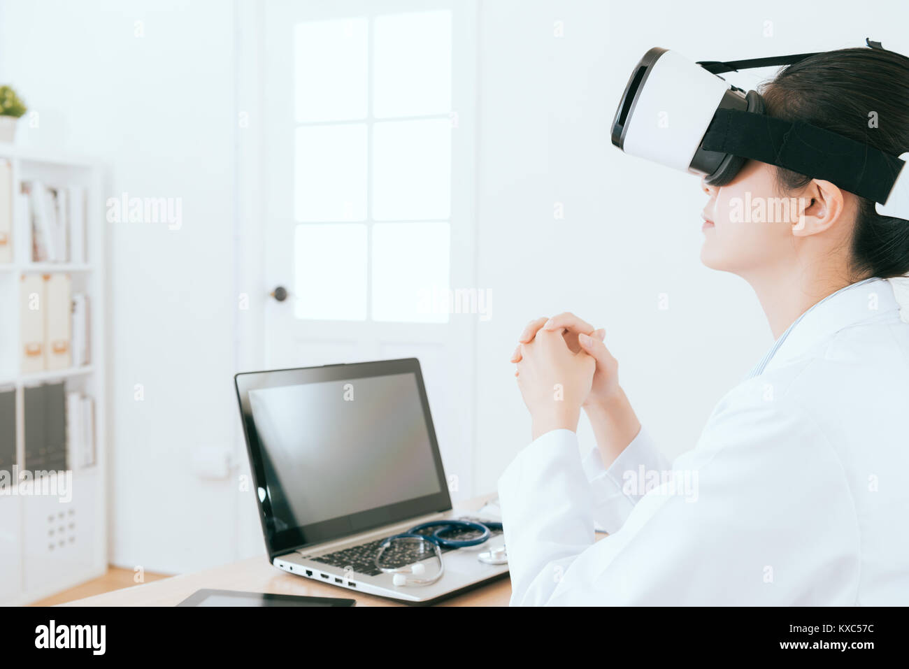 Medical vr device hi-res stock photography and images - Alamy