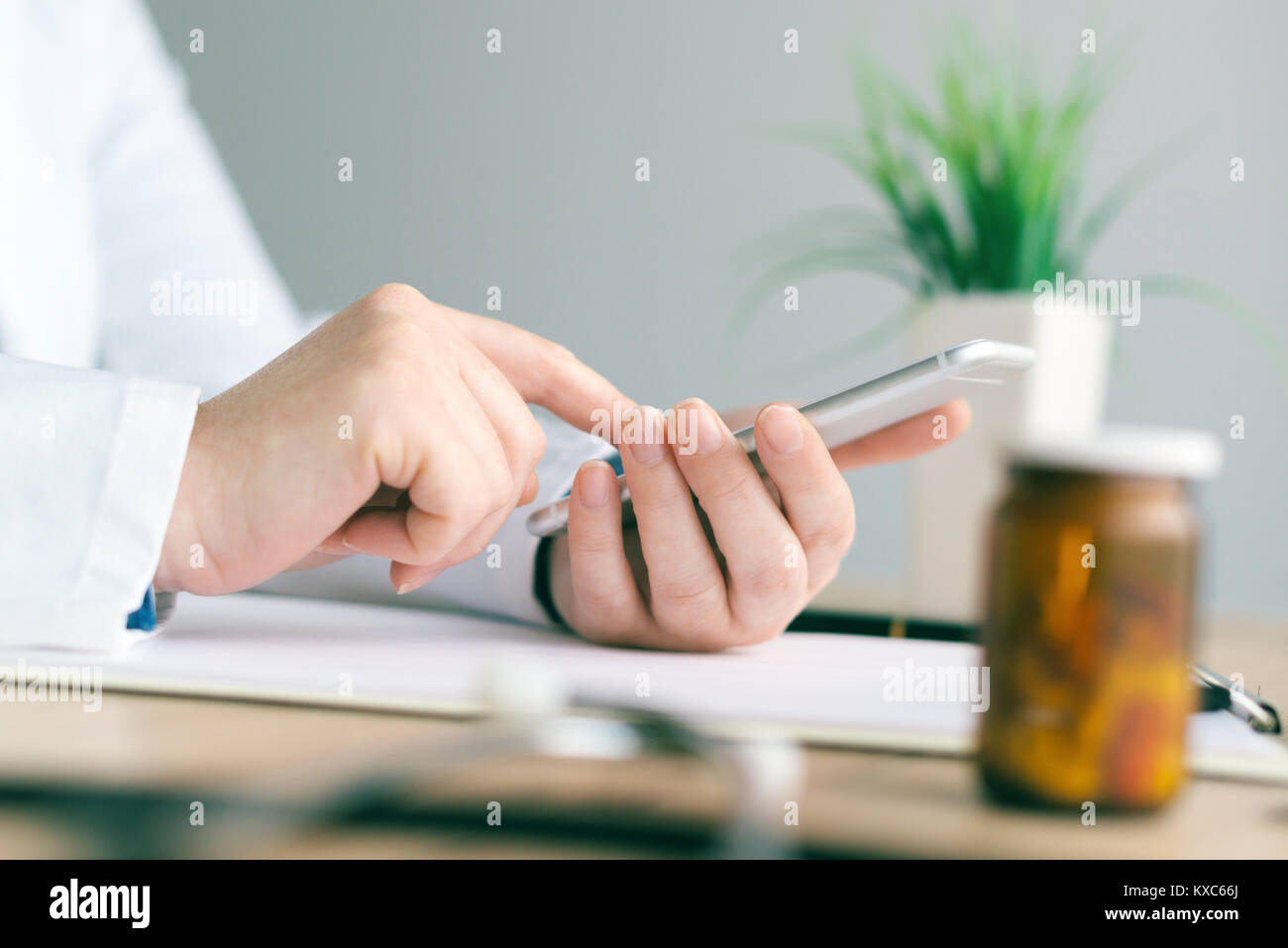 Hospital wireless technology hi-res stock photography and images - Alamy