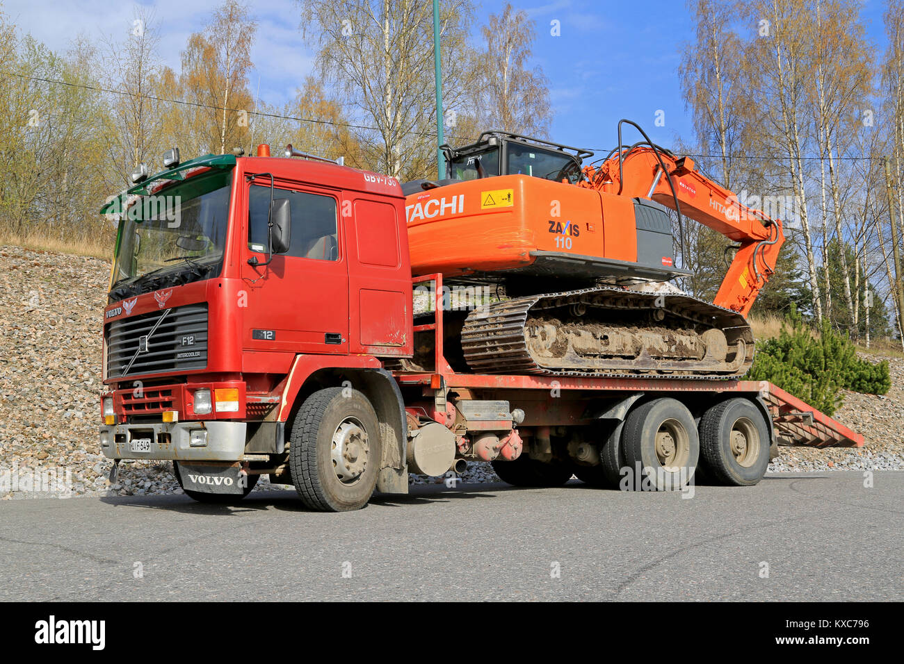 SALO, FINLAND – APRIL 26, 2014: Volvo F12 Intercooler hauls a Hitachi ...