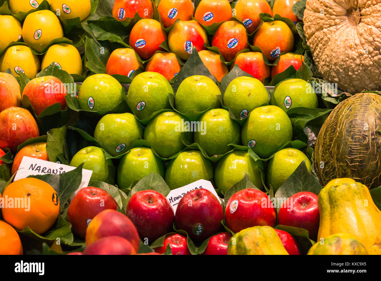 Fruit and veg stall, La Boqueria market, La Rambla, Barcelona ...