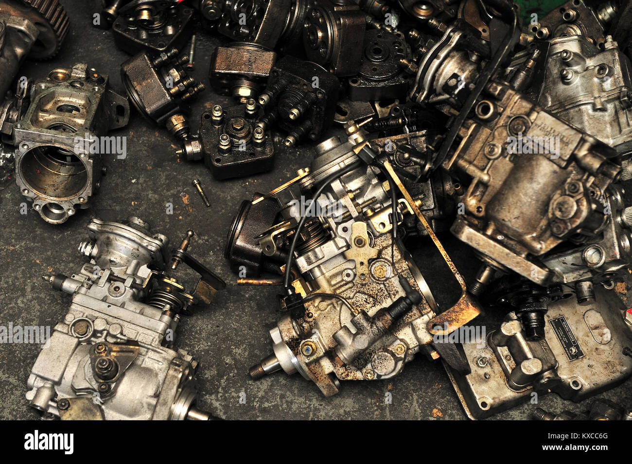 Car engines old hi-res stock photography and images - Alamy