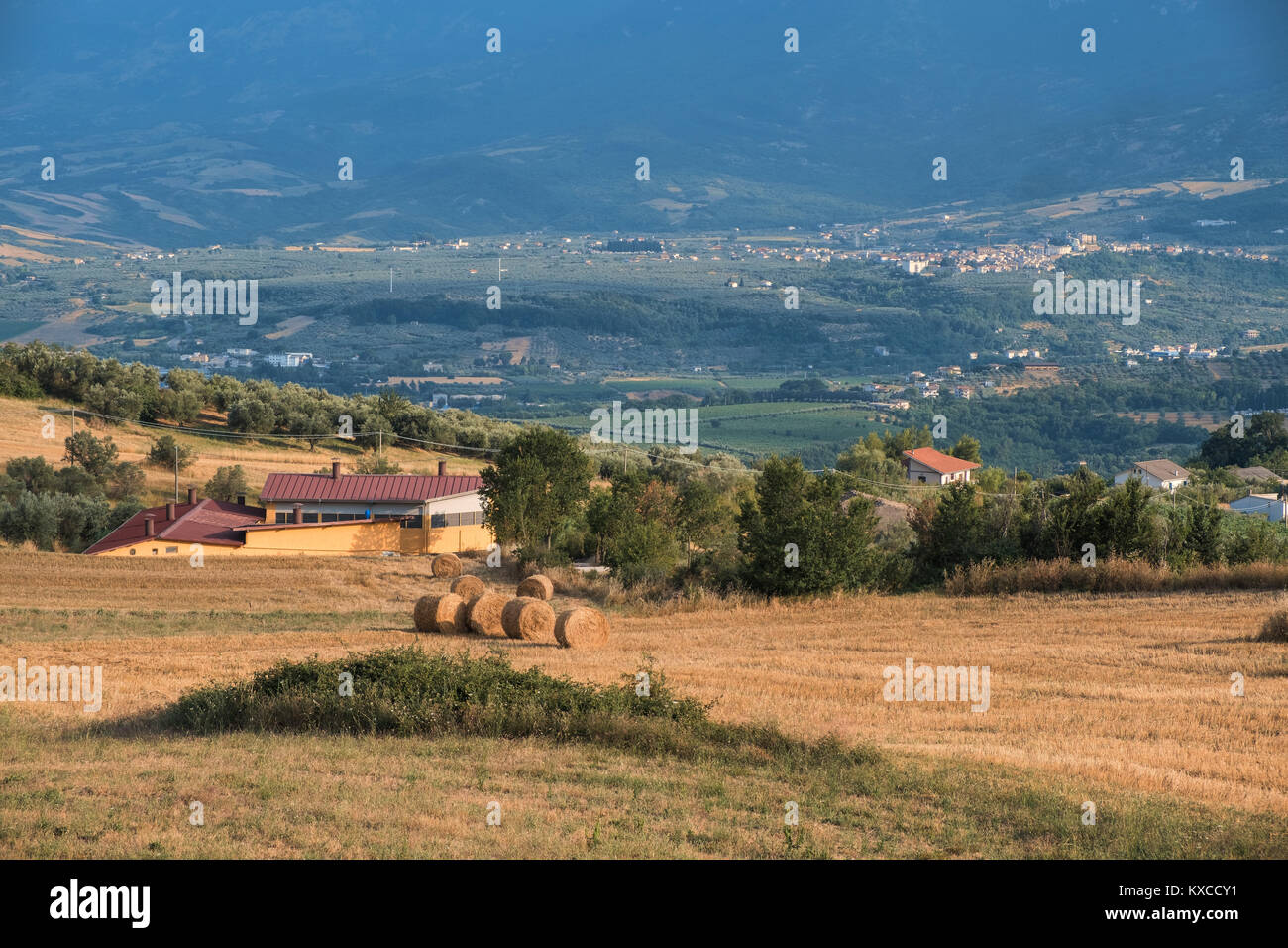 Landscape along the road from Pietranico to Torre de Passeri (Pescara ...