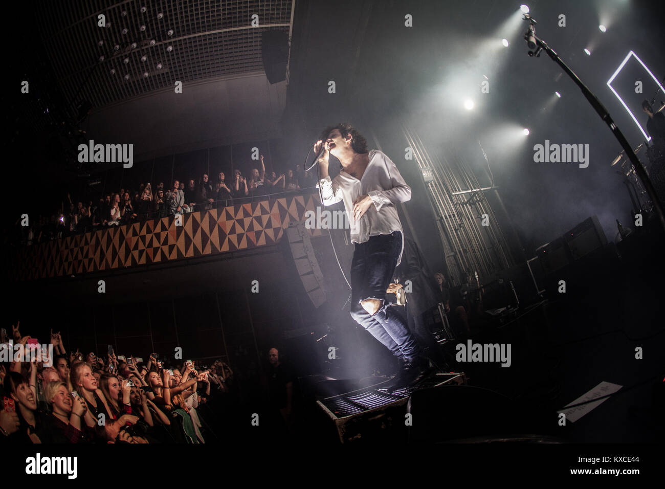 1975 band matt healy hi-res stock photography and images - Alamy