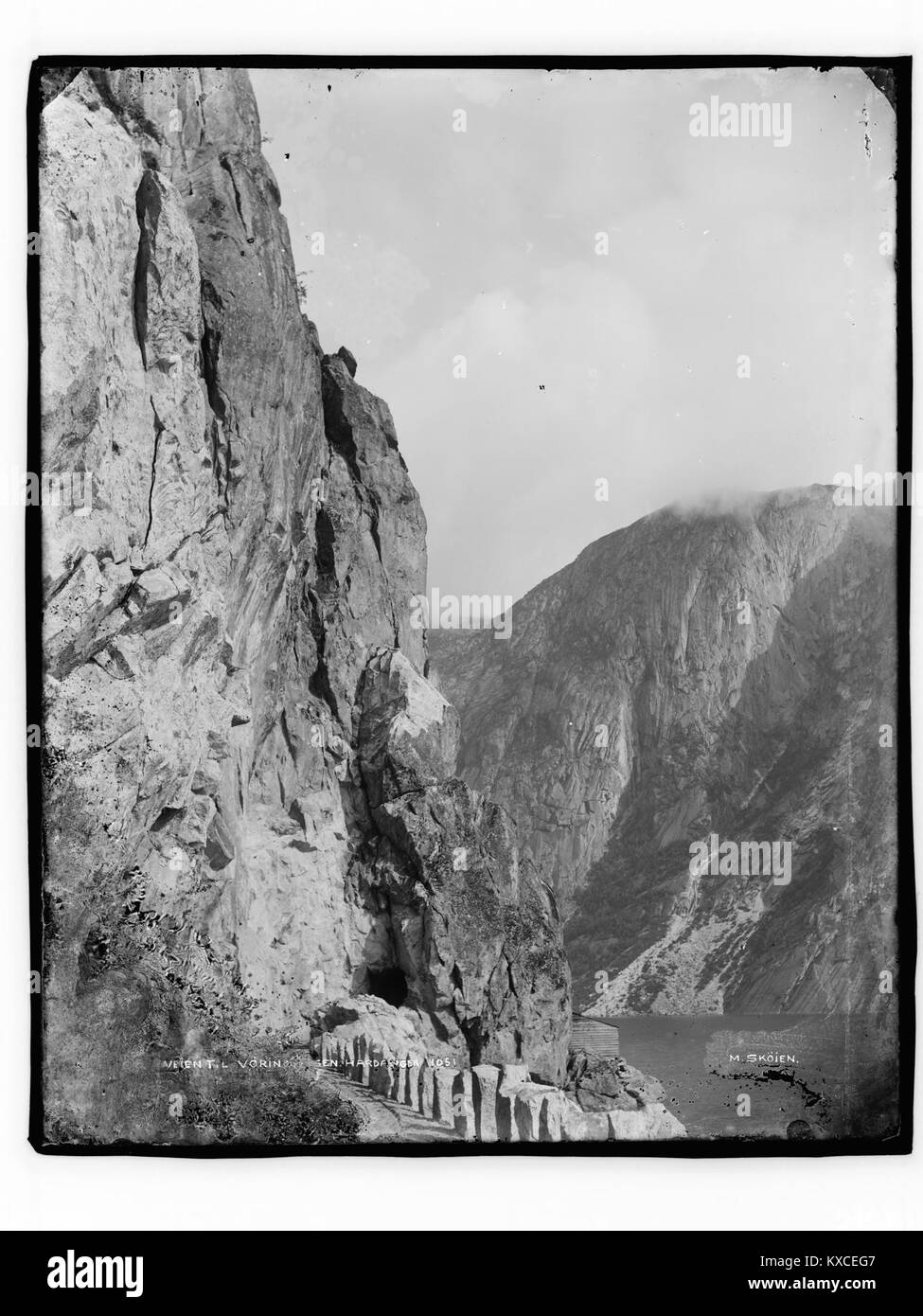 Veien til Vöringsfossen. Hardanger - NB MS G4 0922 Stock Photo - Alamy