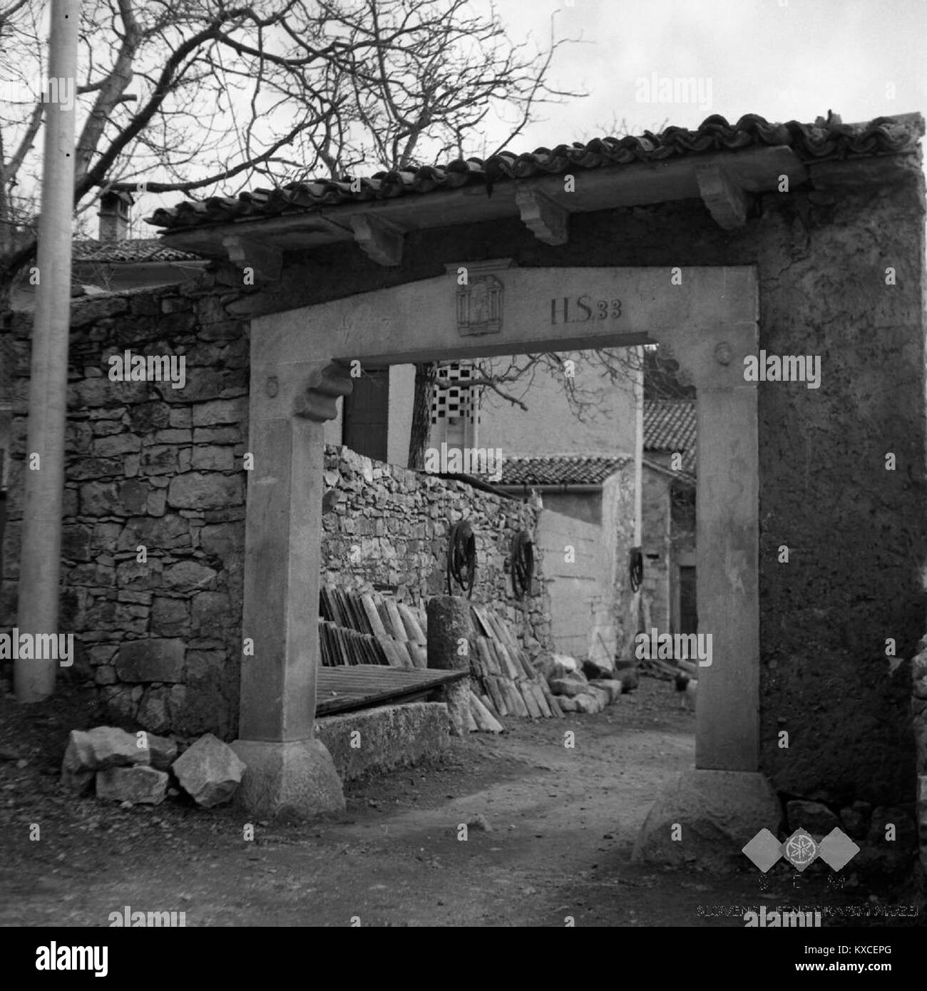 Gateway structure photograph Black and White Stock Photos & Images - Alamy
