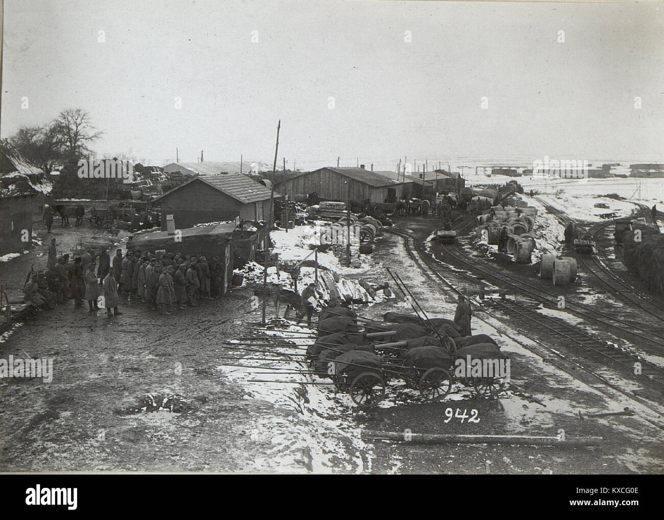 The photograph ‘Verladetätigkeit in Galizien’ captures cargo-loading ...