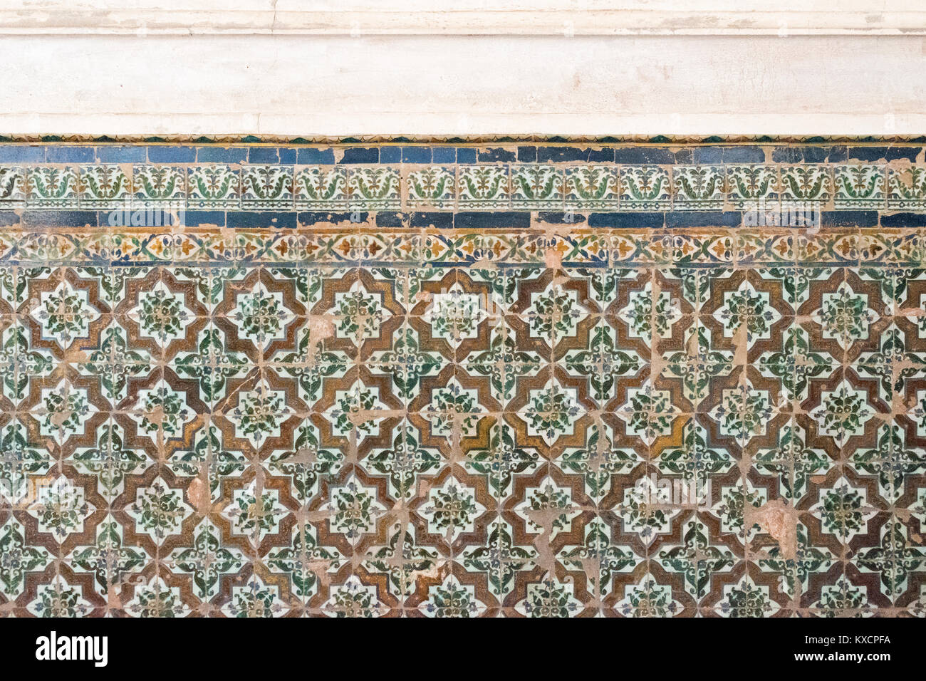 Alhambra pattern colour hi-res stock photography and images - Alamy
