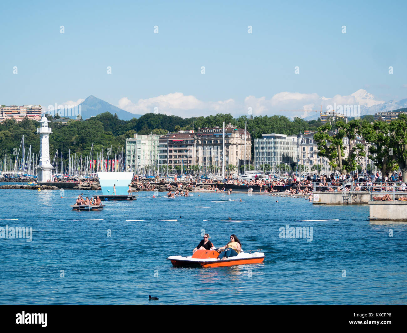 Landscape paddle boat hi-res stock photography and images - Alamy