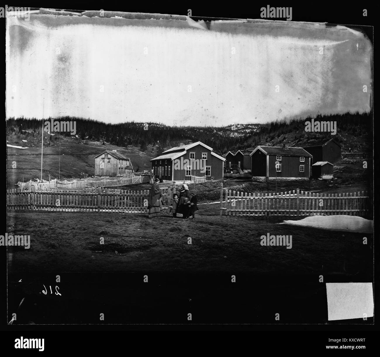 This photograph depicts the old priest’s residence in Hattfjelldal ...
