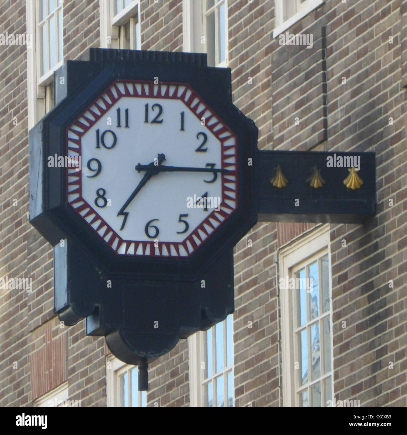 This photograph showcases the Pavilion Buildings in Brighton, focusing ...