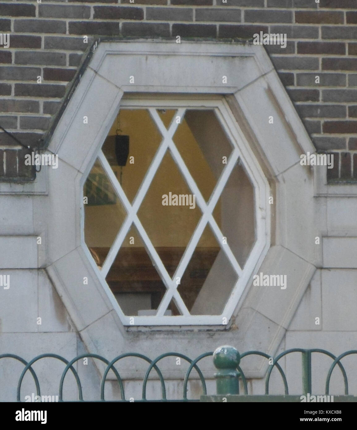 Hexagonal pavilion hi-res stock photography and images - Alamy