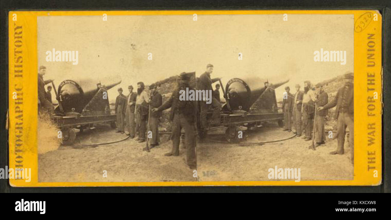 300 pound parrot gun hi-res stock photography and images - Alamy