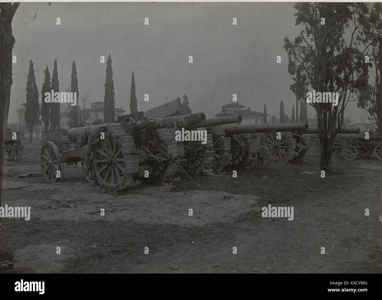 Position of long range guns hi-res stock photography and images - Alamy