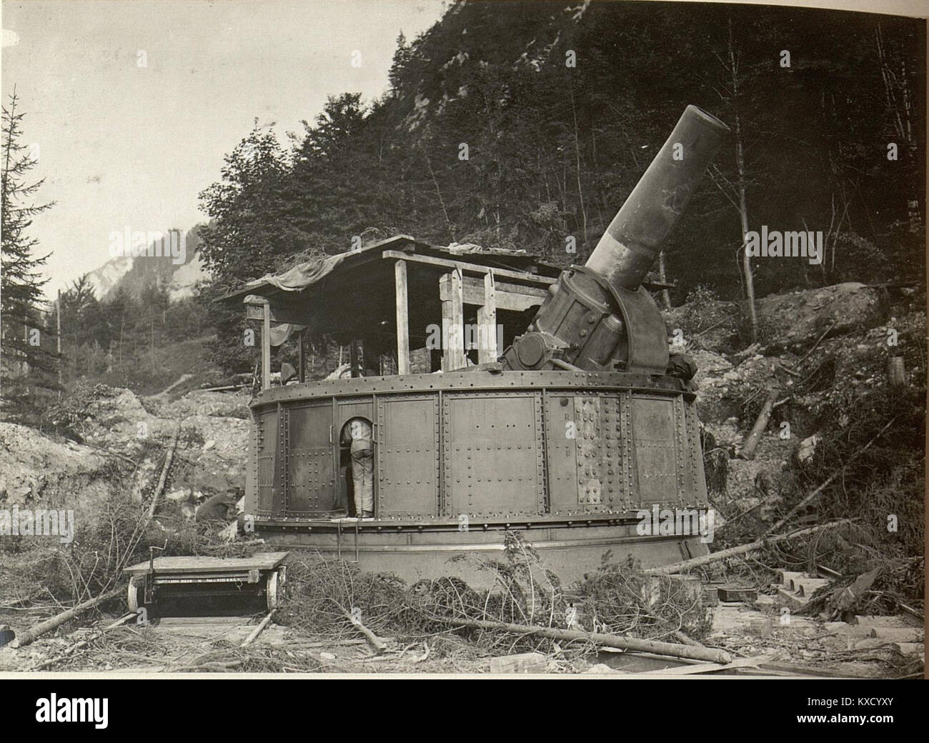 Artillery in firing position hi-res stock photography and images - Alamy