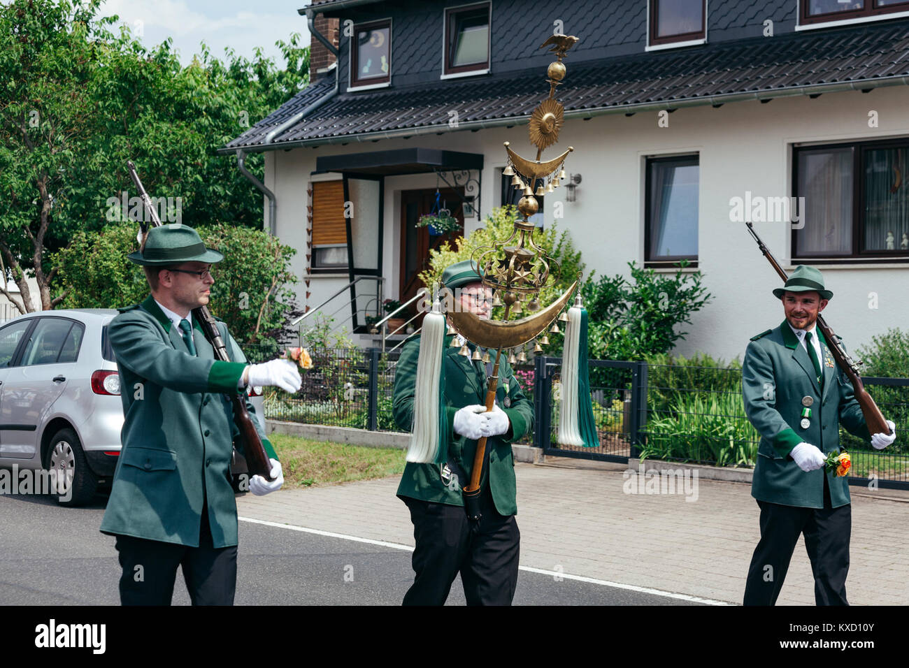 This image shows an event from the Wanfrieder Vogelschießen, a ...