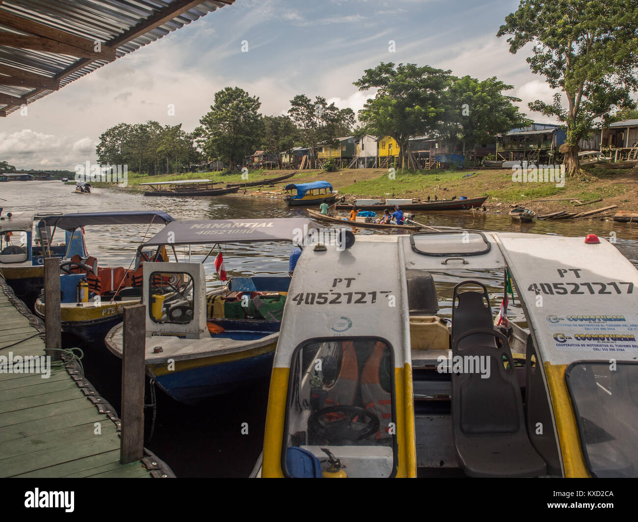 Colombia jungle boat hi-res stock photography and images - Alamy